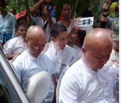 Dvb သံဃာ ၅ ပါး အာမခံေၾကး သိန္း ၁၀၀၀ ျဖင့္ ျပန္လြတ္ ဦးဥတၱရႏွင့္ ေမး