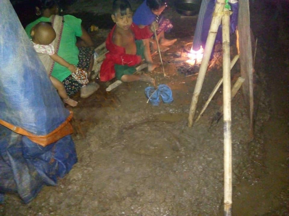 မိုးသက္ေလျပင္း ေၾကာင့္ ရခိုင္စစ္ ေ႐ွာင္ ဒုကၡသည္ ၁၃၀၀ ေက်ာ္ ထပ္မံထြက္ ေ