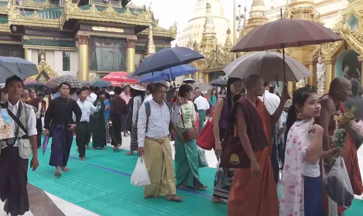 ၀ါဆုိလျပည့္ ဓမၼစၾကာအခါေတာ္ေန႔ ေရႊတိဂံုဘုရားတြင္ ေရႊၾကာ၀ါဆိုသကၤန္းကပ္လႉ