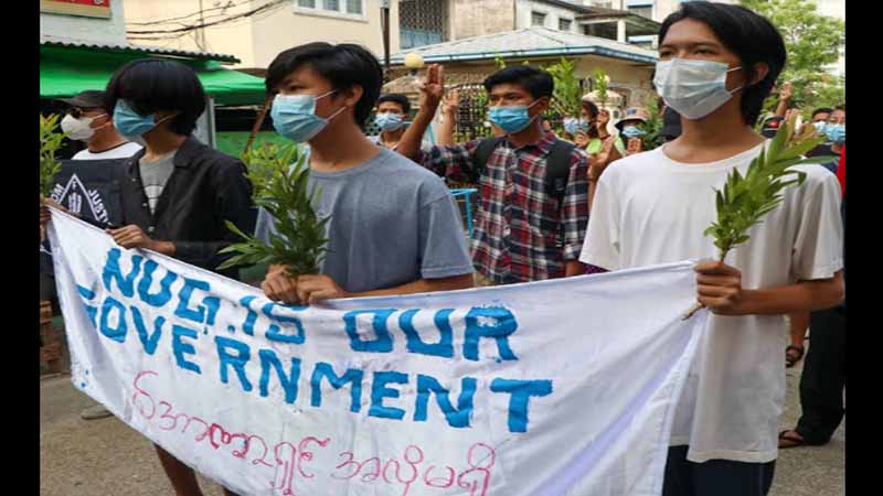 Dvb သမိုင်းလမ်းဆုံ အင်းစိန်လမ်းမပေါ်တွင် လူငယ်များဆန္ဒပြ