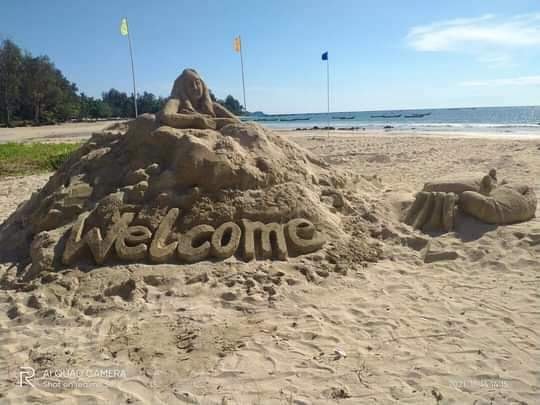 Dvb ငပလီကမ်းခြေတွင် စစ်ကောင်စီက လူစုလူဝေးနှင့် ပျော်ပွဲရွှင်ပွဲကျင