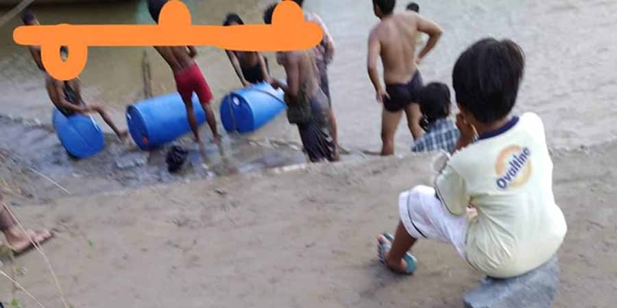 Dvb ကနီတွင် စစ်ကောင်စီတပ်ဖွဲ့ဝင်များ စီးလာသည့် ရေယာဉ်တစီး လက်နက်က