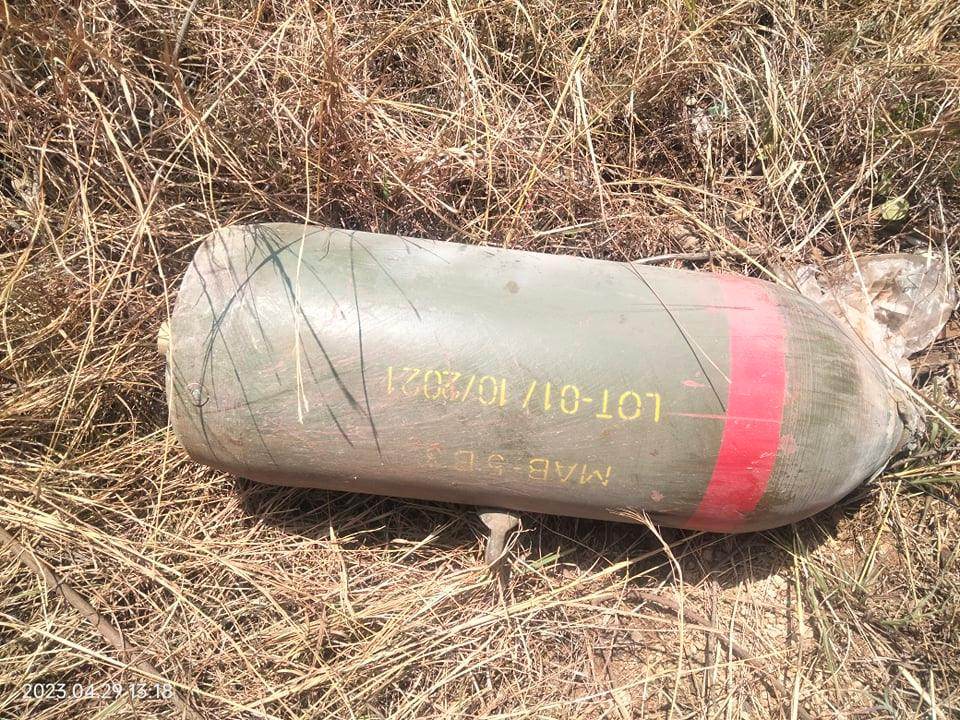 Dvb ဒီးမော့ဆိုမြို့နယ်၌ လေကြောင်းဗုံးကြဲတိုက်ခိုက်မှုကြောင့် အရပ်သားနေအိမ်များပျက်စီး