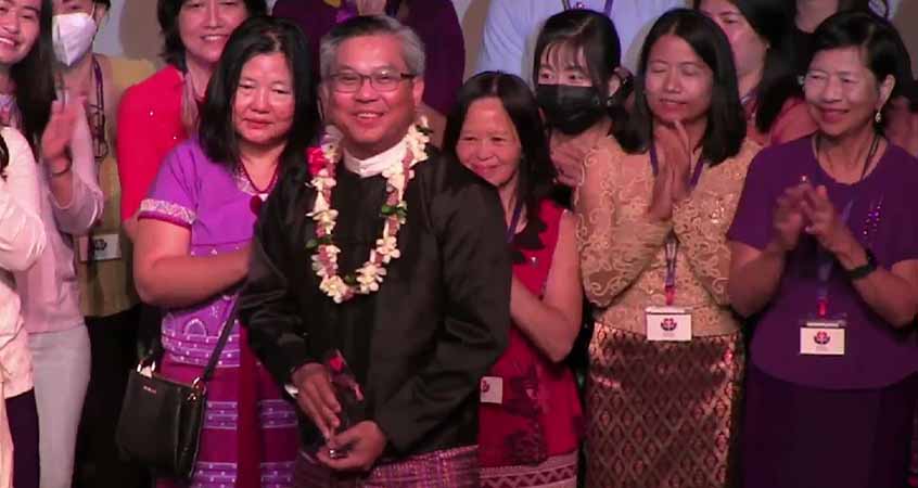 Dvb သံအမတ်ကြီး ဦးကျော်မိုးထွန်းကို ပြည်သူ့ဂုဏ်ရည်ဆု ပေးအပ်ချီးမြှင့်