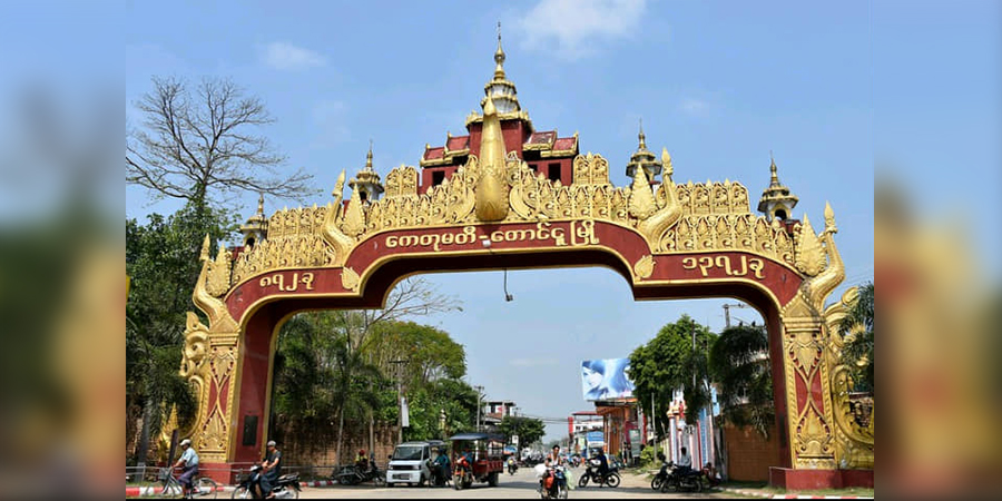 တောင်ငူ သံတောင် ၄ မိုင်ဂိတ်တွင် စစ်တပ်က ဒေသခံများ၏ ငွေကြေးများကို
