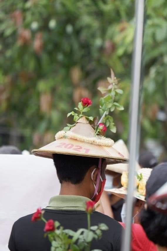 ကလေးမြို့ ၌ ပန်းပန်သည့် အမျိုးသမီးများကို စစ်ကောင်စီ ဖမ်းဆီး